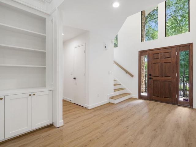 2 Crescent Falls Court
