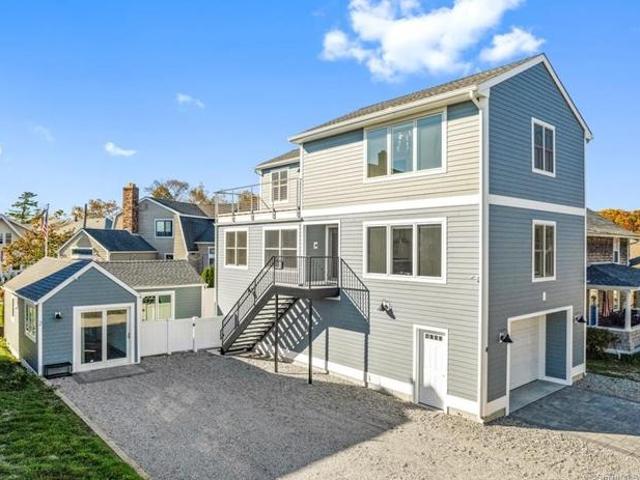2 Crouch Rd, Branford, CT 06405
