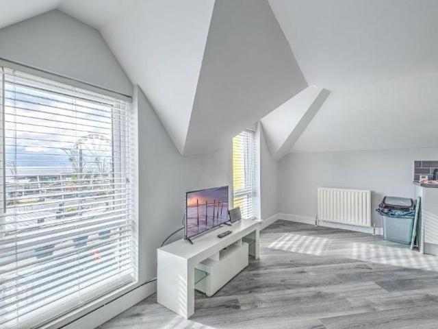 2 Dunluce Street FLAT 2, Portrush, BT56 8DH