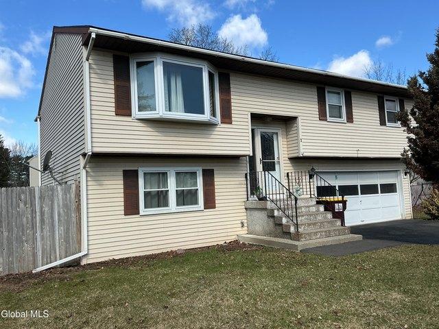 2 Dyer Dr, Latham, NY 12110