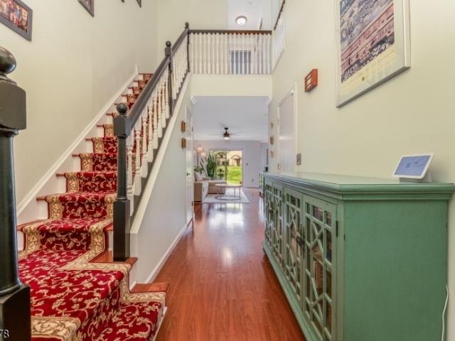 2 Daniel Ct