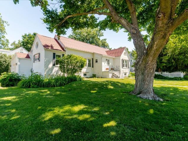 2 Dawes Place