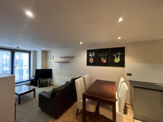 2 DBL Bedrooms & 2 Bathrooms 1En Suite