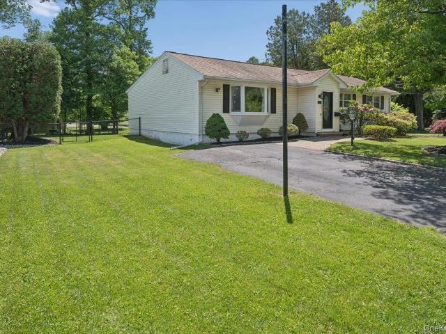 2 Debra Lee Court