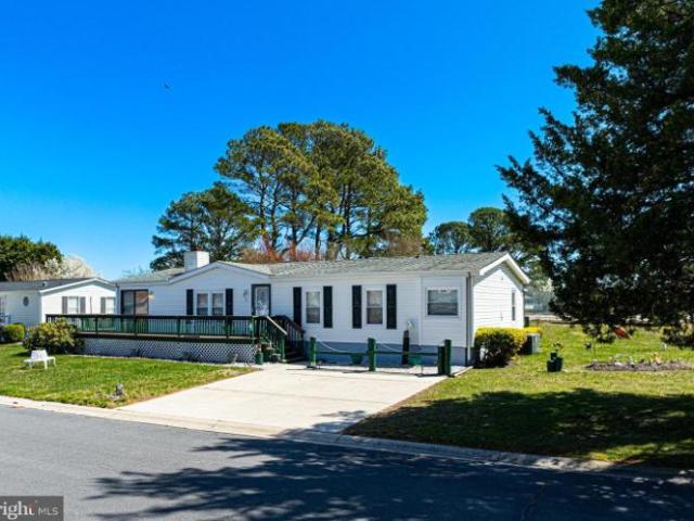 2 Deep Channel Dr, Berlin, MD 21811
