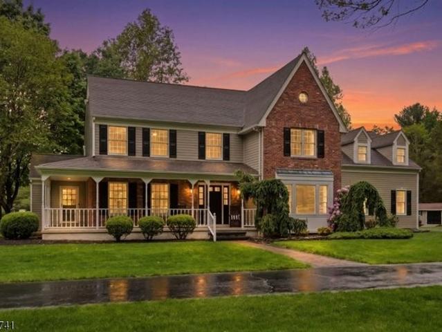2 Deer Run, Clinton Township, NJ 08833