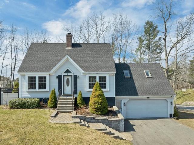 2 Deer Run Dr, Biddeford, ME 04005