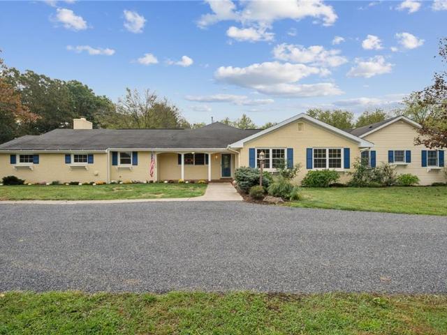 2 Deerfield Ln, Indiana, PA 15701 | MLS #1743