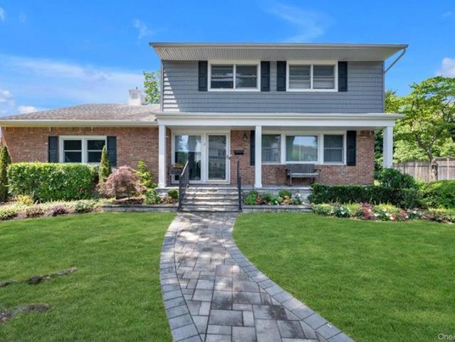 2 Dell Dr, East Rockaway, NY 11518
