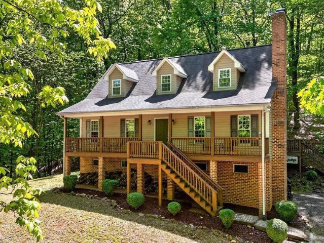 2 Dogwood Ln