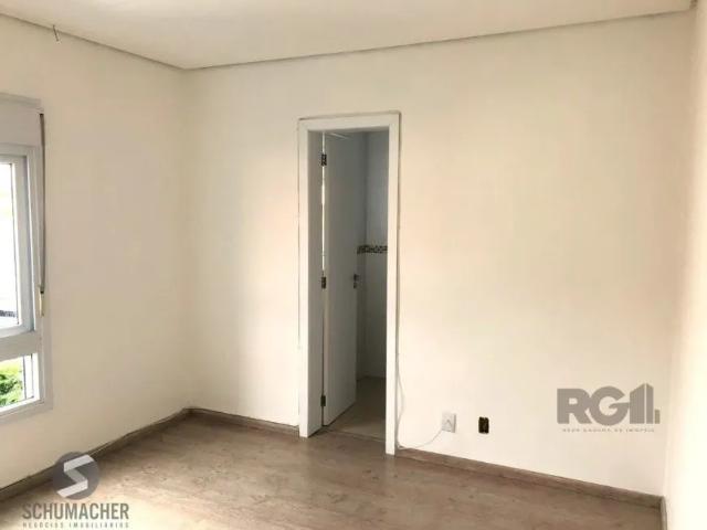 2 dorm. Com 1 suíte, churrasqueira e vaga de garagem!
