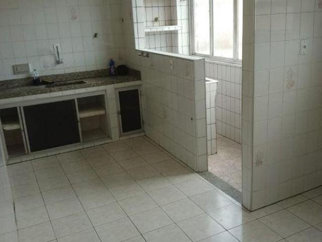 2 Dorm bem conservado há 1 quadra da Praia do Gonzaguinha São Vicente
