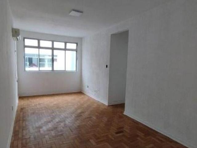 2 dormitórios, dependência. Garagem fechada. Elevador. Praia