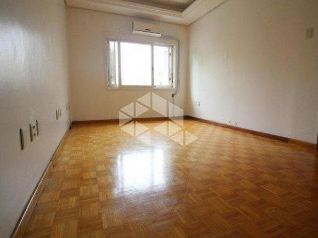 Apartamento de dois dormitórios com garagem