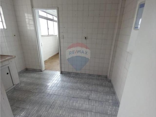 2 dormitórios, sala, cozinha, banheiro, área de serviços e 1 vaga de garagem