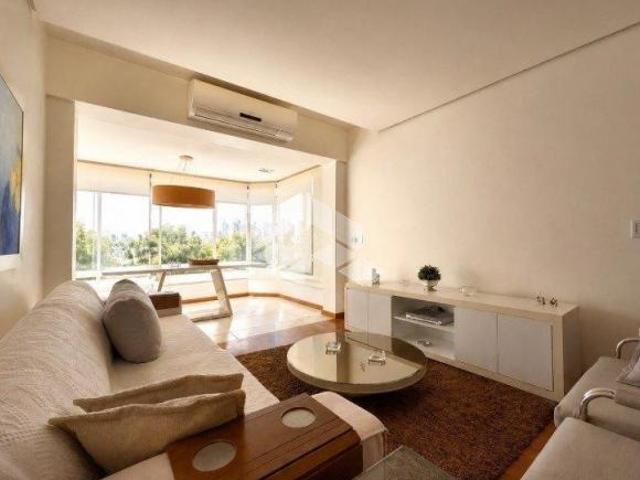 2 dormitórios 1 suíte com closet e sacada, no Menino Deus, com 111m²