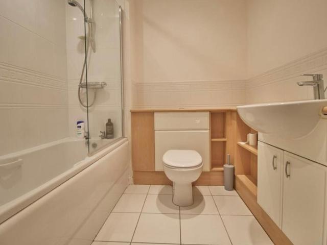 2 double bed luxury flat universal credit accepted