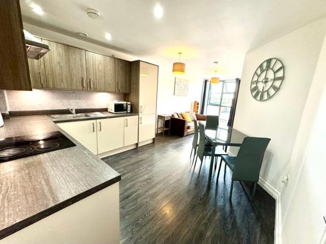 2 Double Bedroom Flat with allocated parking