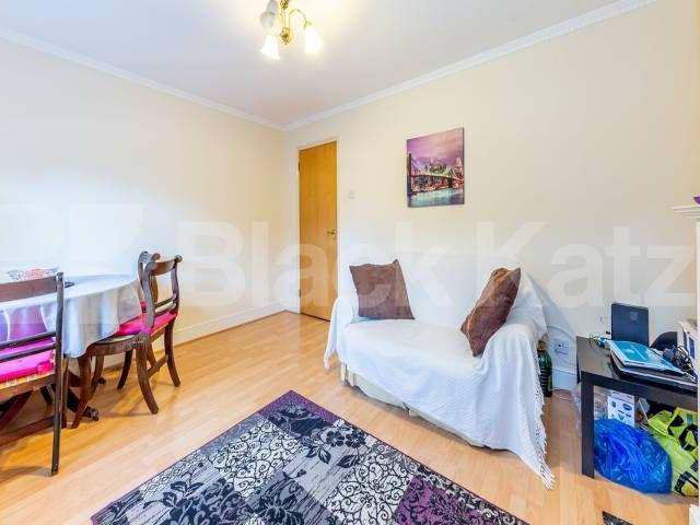 2 double bedroom property located close to Highbury & Islington station