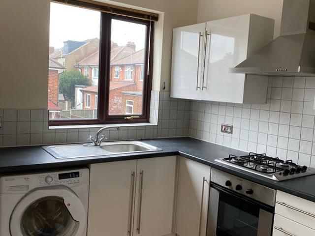 2 Double Bedroomed Flat Near Beeston City Centre