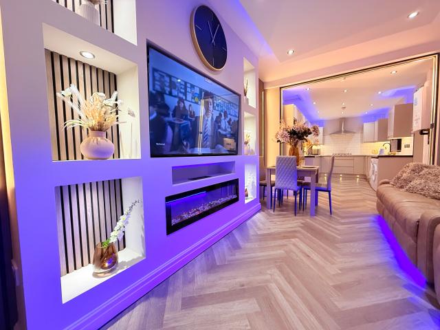 2 double rooms available in stunning ultra modern house share