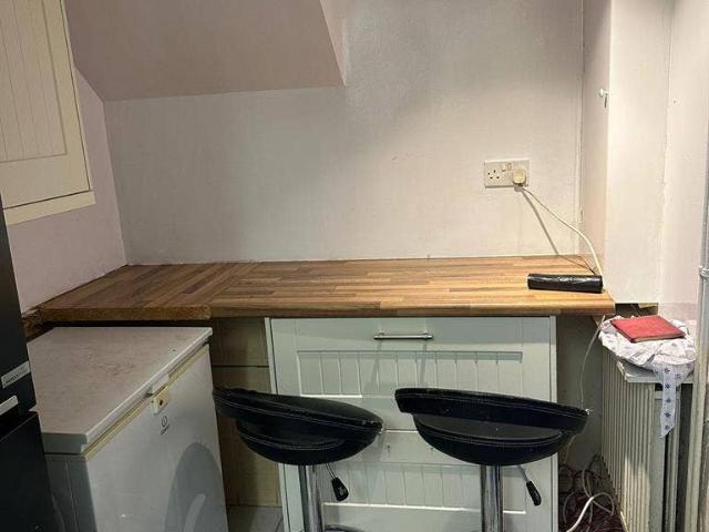 2 double rooms available in RM8 2QL