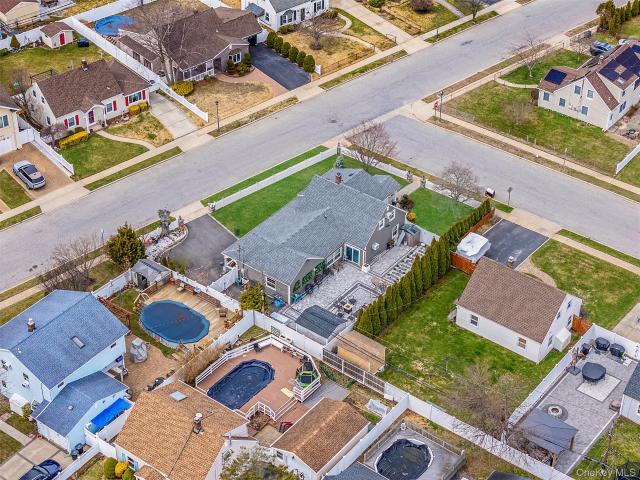 2 Drake Ln, Levittown, NY 11756 | MLS #982133 | Compass