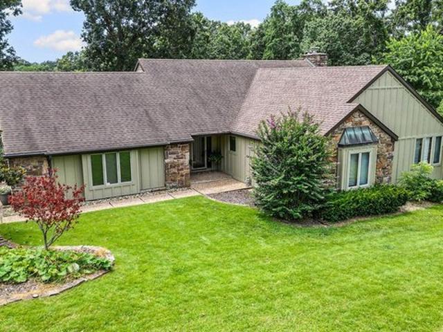 2 Ettington Dr, Bella Vista, AR 72714