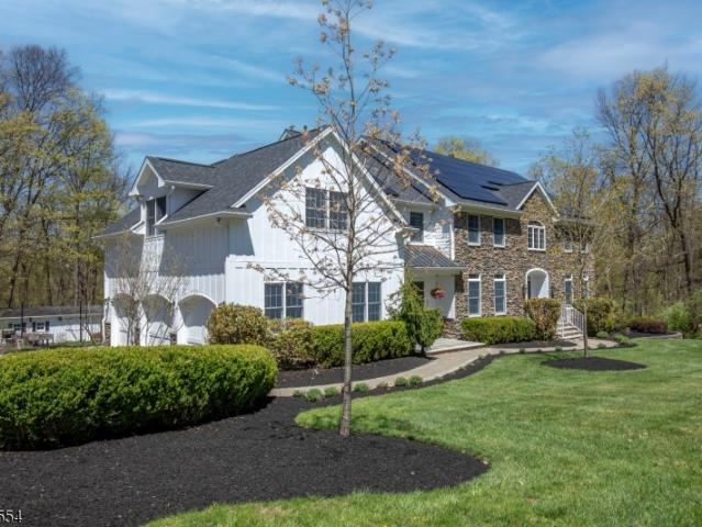2 Evergreen Ln