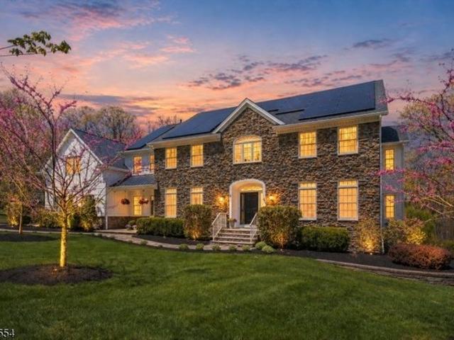 2 Evergreen Ln, Lebanon, NJ 07830