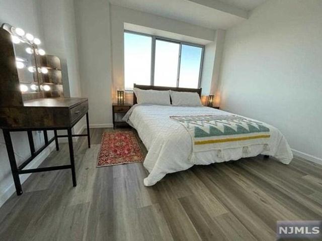 2 Executive Dr #814, Fort Lee, NJ 07024