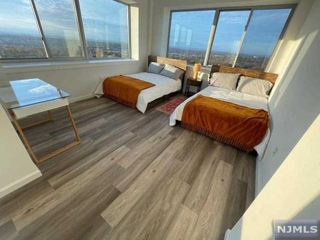 2 Executive Dr #905, Fort Lee, NJ 07024