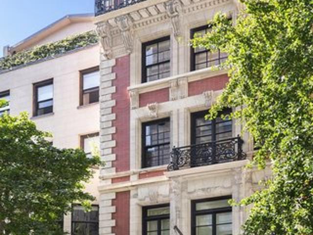 2 E 82nd St, New York, NY 10028