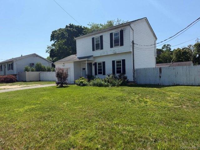 2 E Elm St, Central Islip, NY 11722