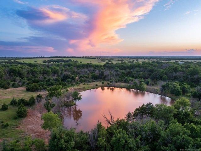 2 E Lone Chimney Rd, Glencoe, OK 74032