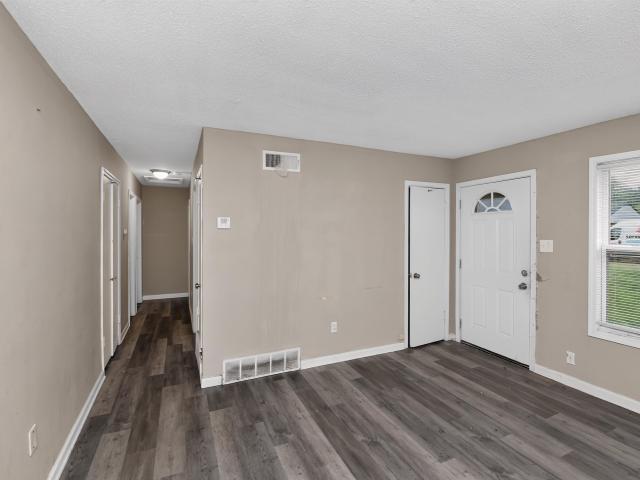 2 e paxton ln