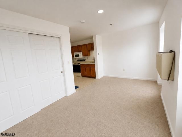 2 E Washington Ave # 4B
