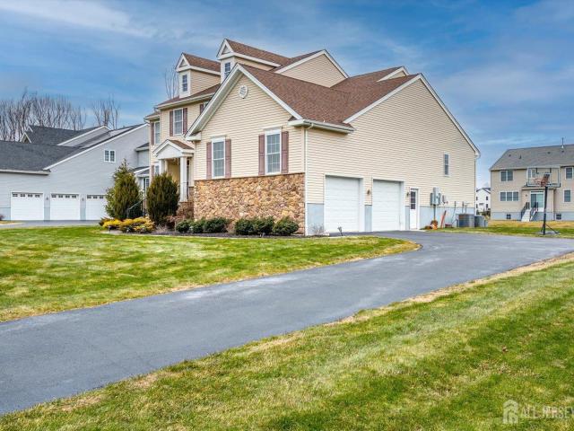 2 Eagle Court