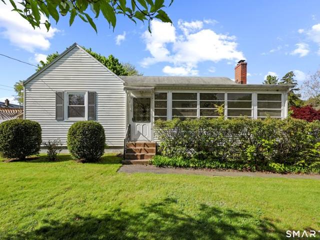 2 Earle St, Portland, CT 06480