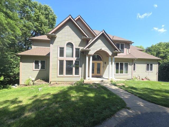 2 Echowood Dr, Algonquin, IL 60102