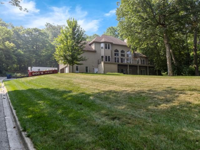 2 Echowood Drive