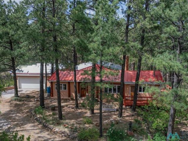 2 El Paraiso Dr, Montezuma, NM 87731
