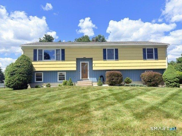 2 Ellen Dr, Beacon Falls, CT 06403