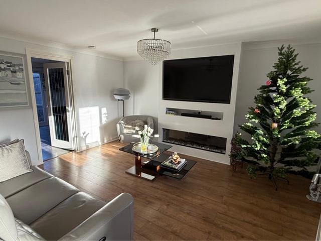 2 Ensuite Rooms + 1 Office
