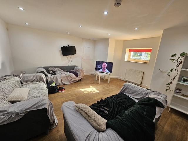 2 Estcourt Terrace