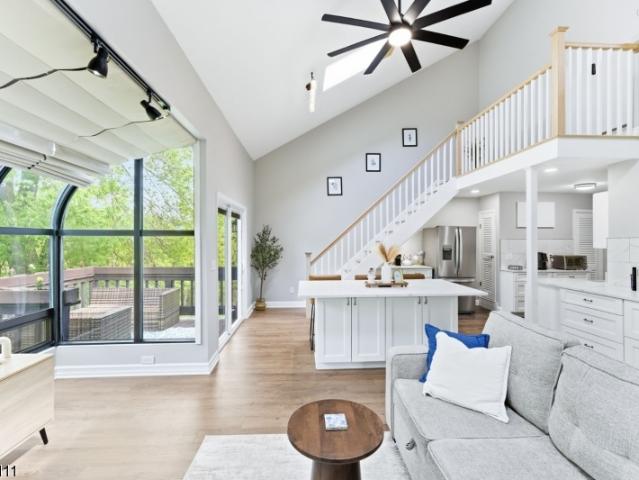 2 Falkenstein Dr # 10