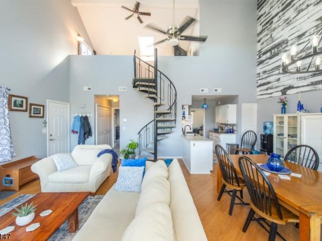 2 Falkenstein Dr # 2