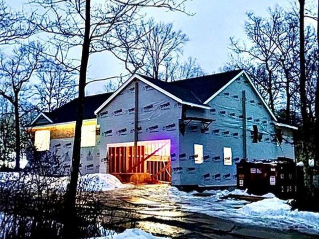 2 Fanning Pl, Hopkinton, RI 02832