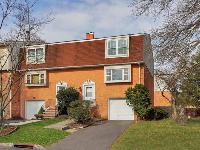 2 Featherbed Ct, Trenton, NJ 08648
