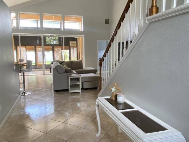 2 Female Roomates in Lake Mary